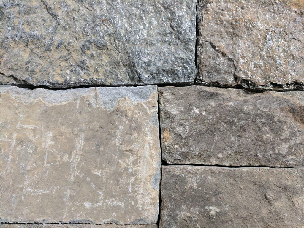 Natural Weathered Fieldstone™ | Quality & Natural Stone Veneer
